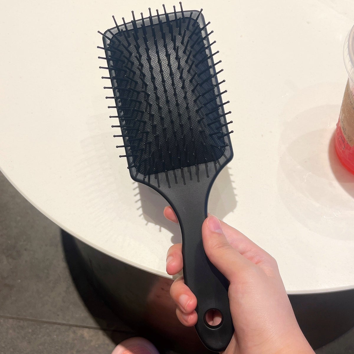 パドルブラシ |daisoの口コミ 超優秀!100均で買えるおすすめヘアブラシ! ダイソーでパドルブラシに出会って歓喜🥹💖 By う