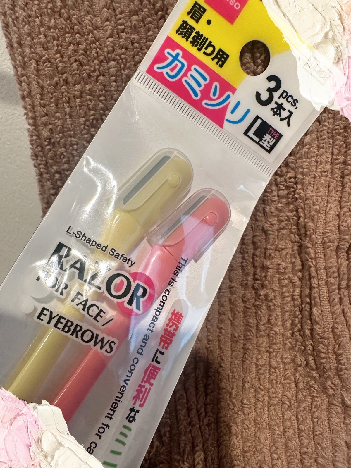 眉・顔剃り用カミソリl 3本入|daisoの口コミ 超優秀!100均で買えるおすすめシェーバー!安くて、剃りやすくてほんとに神商品です🙈