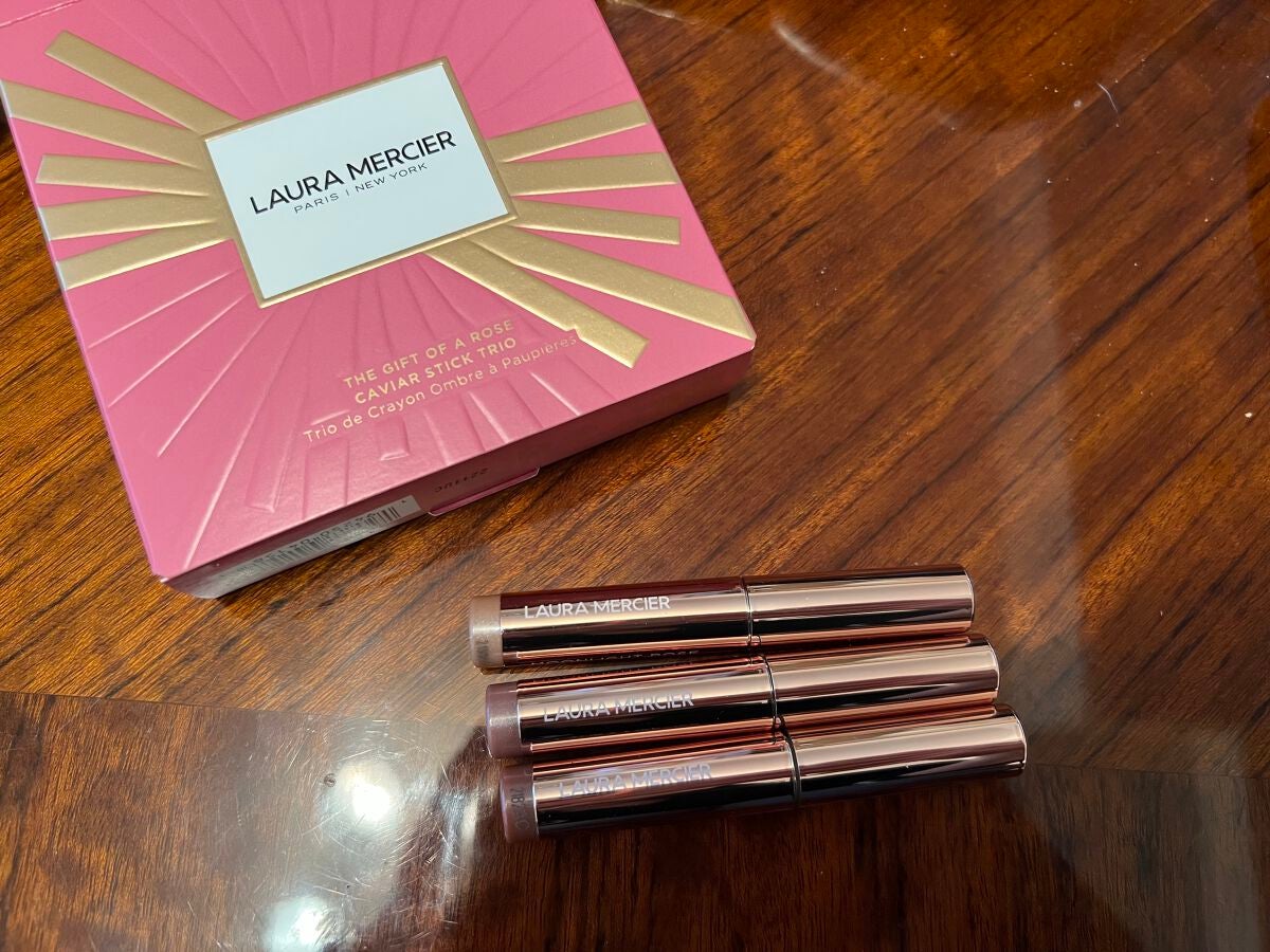 【限定メイクアップキット】ザ ギフト オブ ア ローズ キャビアスティック トリオ|ローラ メルシエの口コミ ローラ メルシエ ザ ギフト