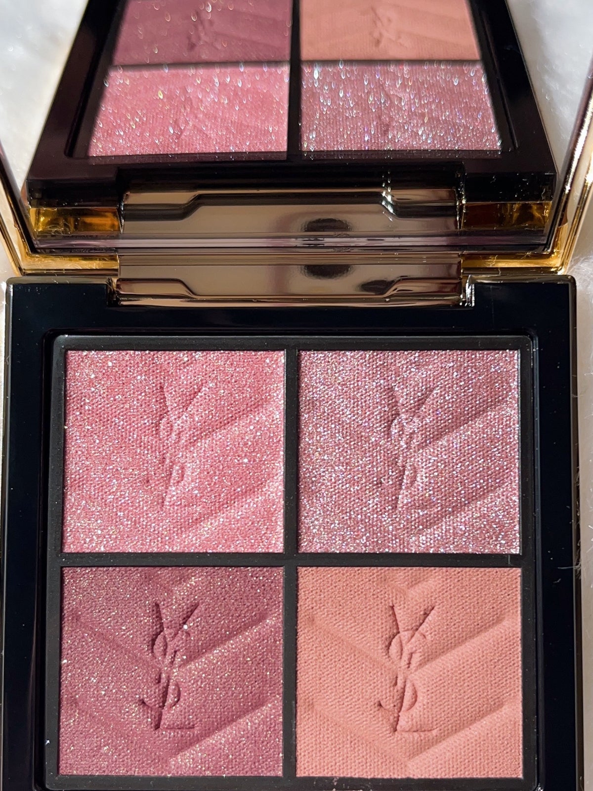 クチュール ミニ クラッチ|yves Saint Laurent Beauteの口コミ ブルベにおすすめのアイシャドウパレット!可愛い