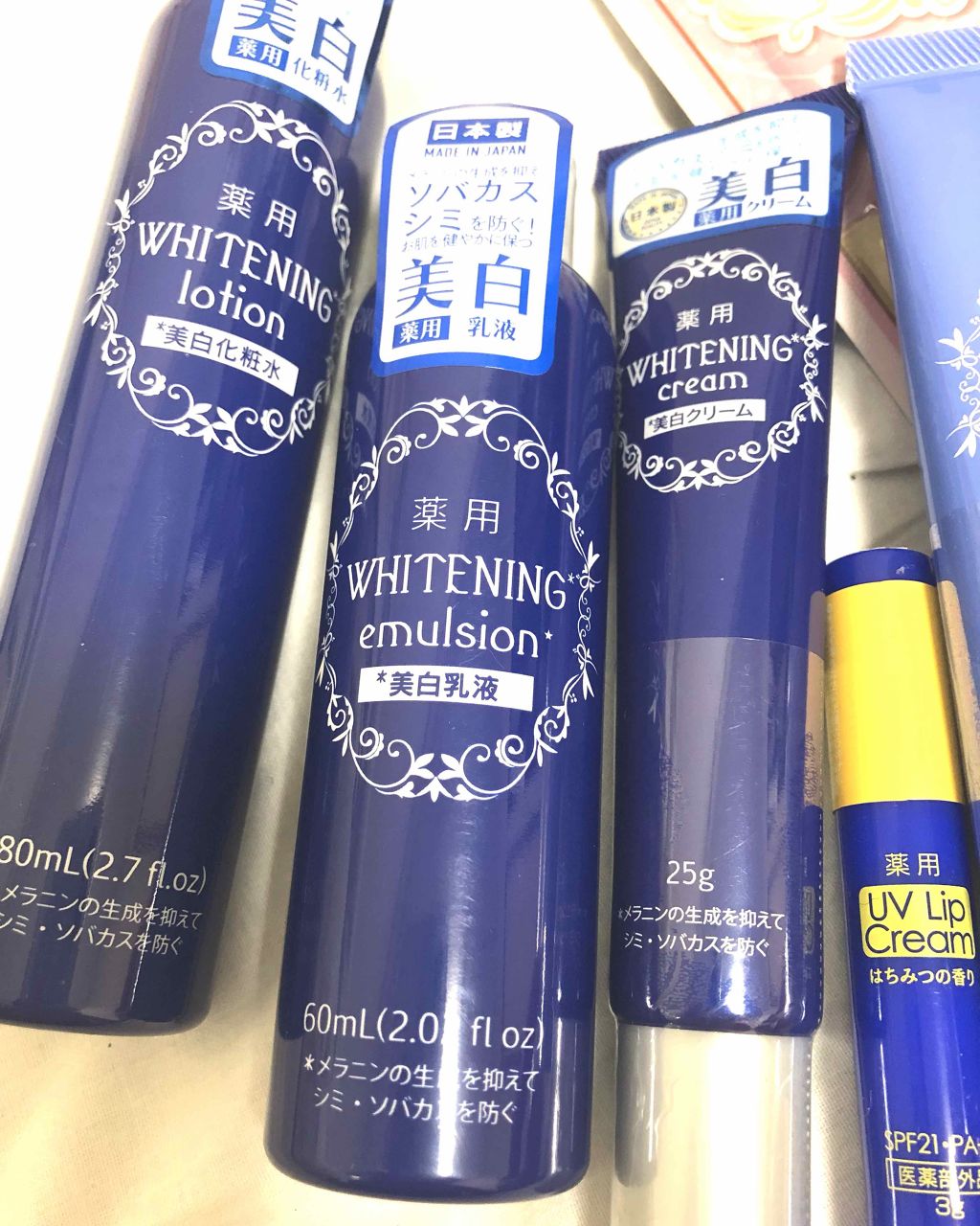 Daisoのスキンケア・基礎化粧品 フェイスピーリングジェル ピーチの香り&薬用美白 美容液を使った口コミ 色白目指す、維持の方はおすすめ🌟
