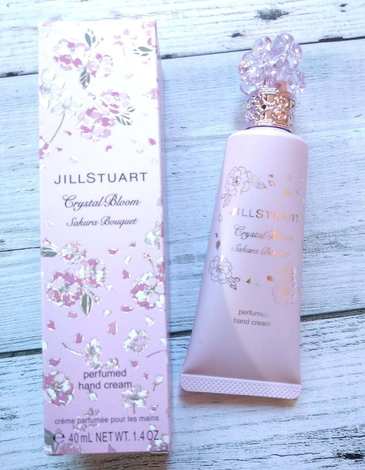 【限定ハンドクリーム】クリスタルブルーム サクラブーケ パフュームド ハンドクリーム |jill Stuartの口コミ フローラル(桜)と