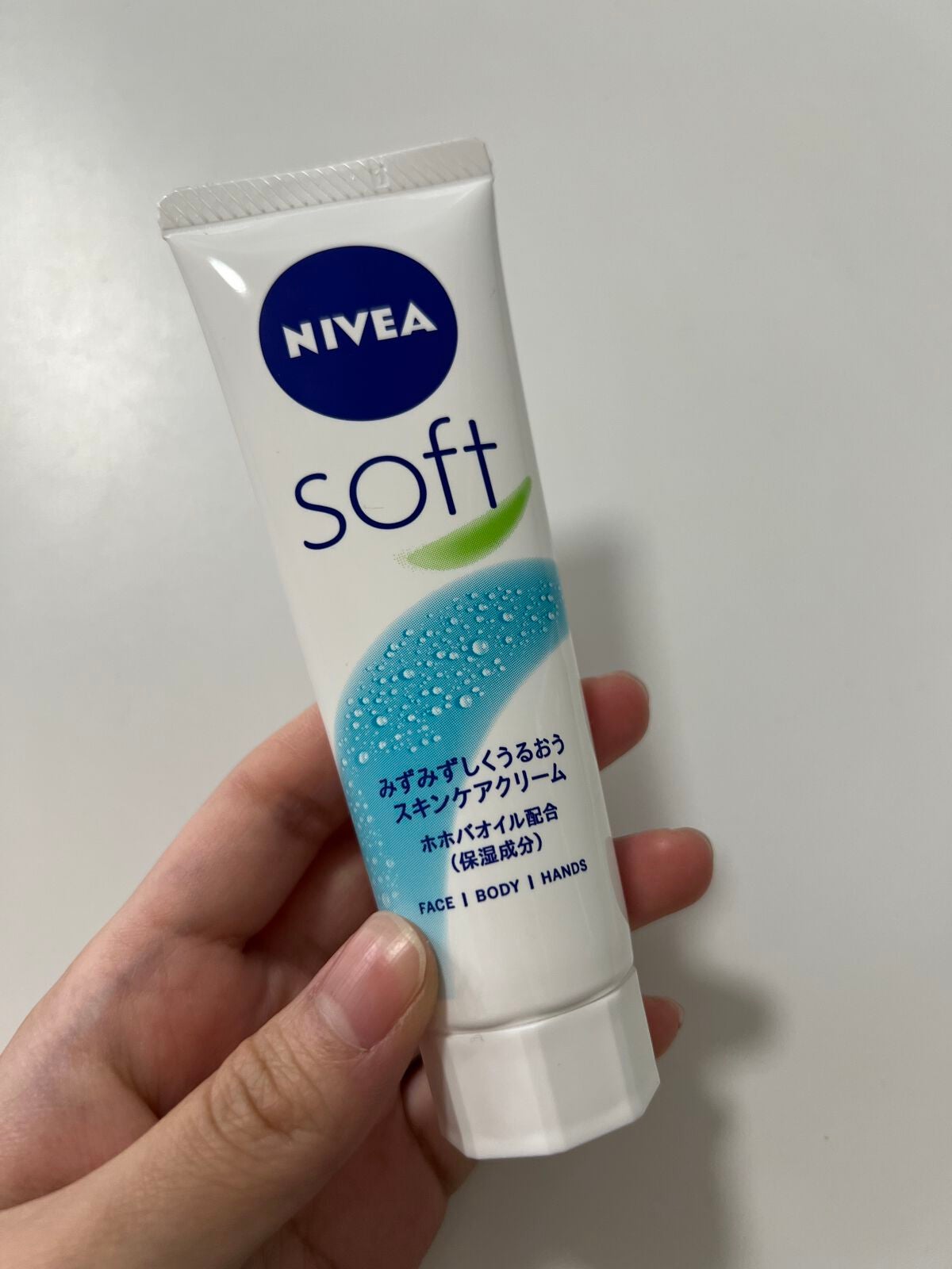 ソフト スキンケアクリーム チューブ 50g|ニベアの口コミ「顔・首筋・手、ひじ・ひざなどの全身に使えるのでオススメです🤍 」 By 梨