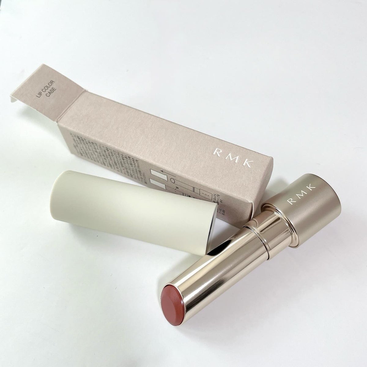 Rmk デューイーメルト リップカラー|rmkは落ちないのか?色持ちに関する口コミ イエベ春におすすめの口紅!rmk デューイーメルト