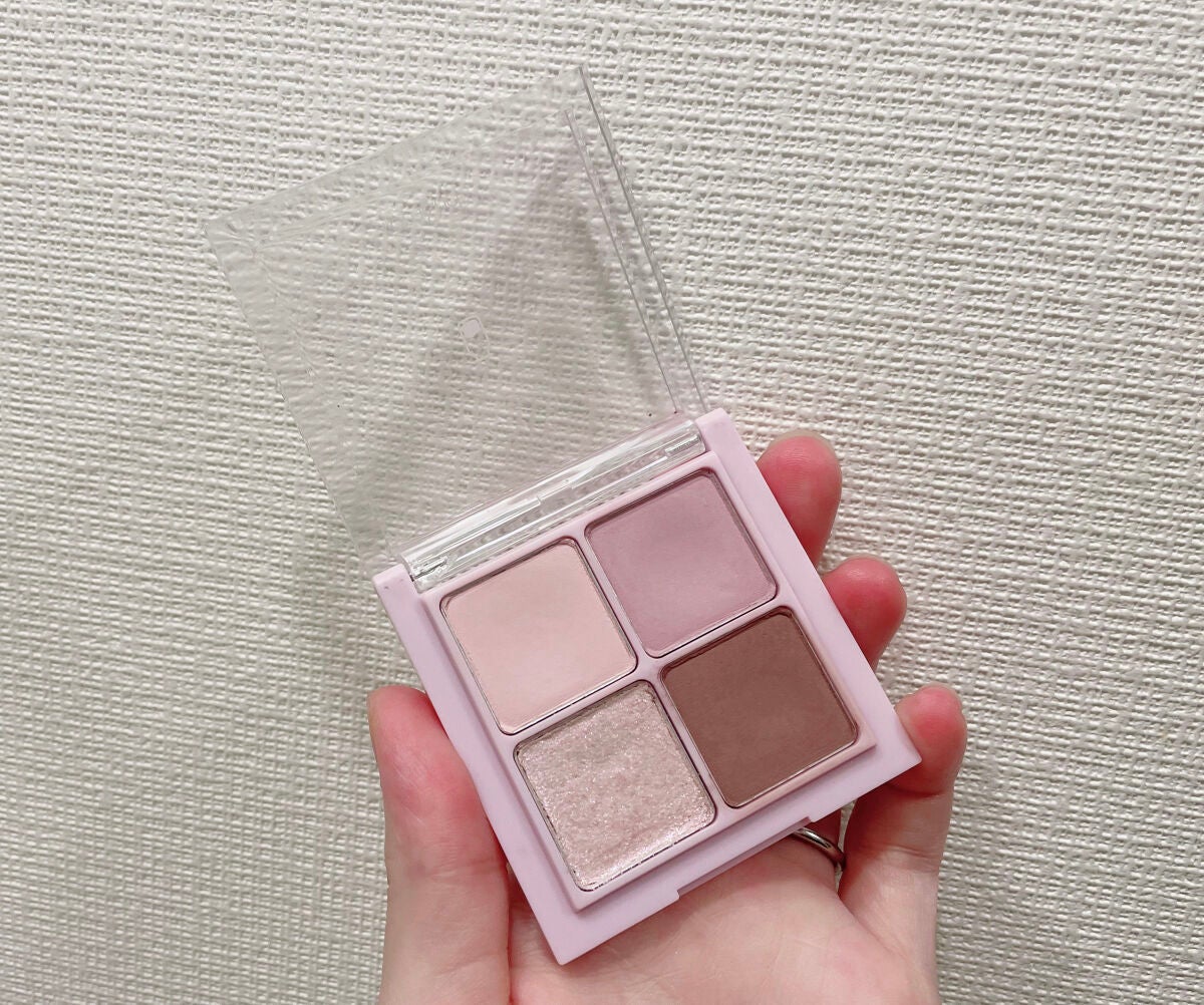 ベターザンアイズ ミルクシリーズ|romandndの口コミ ブルベ夏におすすめのパウダーアイシャドウ!左上が薄いピンク(マット) 右上が薄い