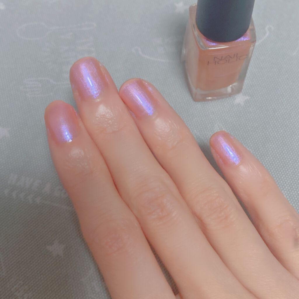 【限定マニキュア】ネイルホリック Sheer Pearl Color|ネイルホリックの口コミ 短い爪でも可愛いカラー ️ 角度によって変化