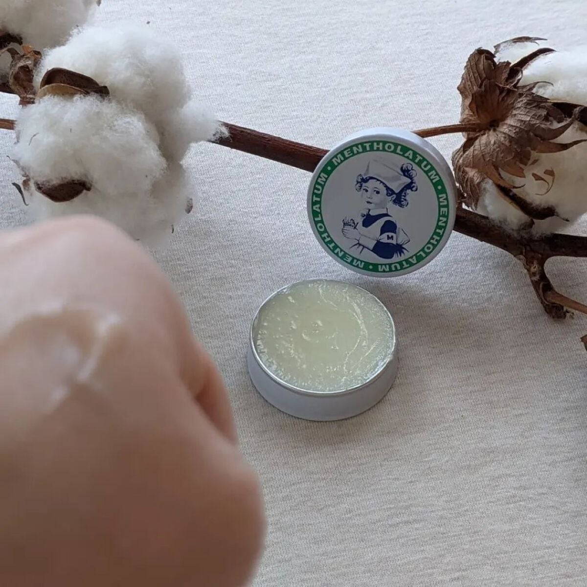 メンソレータム軟膏c医薬品|メンソレータムの効果に関する口コミ 受け継がれる冬の常備品。 【メンソレータム軟膏】byロート製薬 By