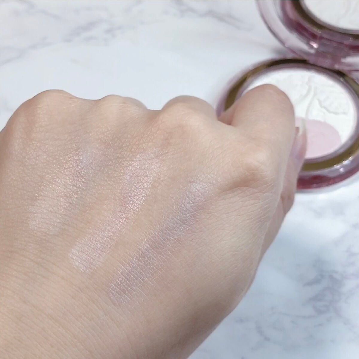 ジルスチュアート ミッドナイトチェリー コレクション|jill Stuartの使い方を徹底解説 パケの蓋にはさくらんぼが描かれていますが角