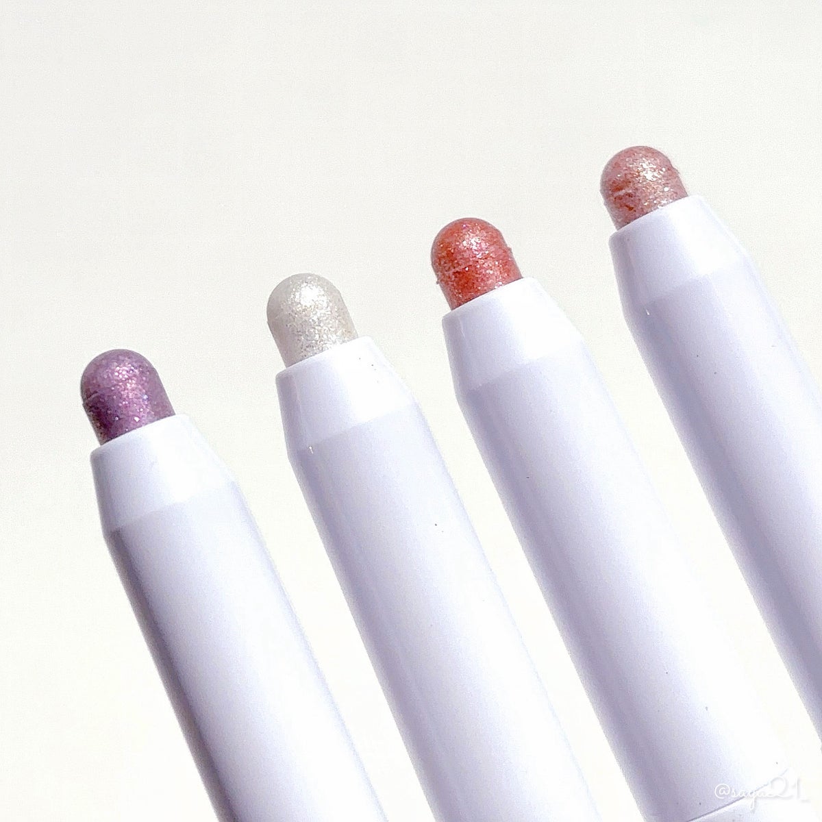 Im Stick Shadow Glitterr|im Memeの口コミ Im Memeからひと塗りで輝くスティックタイプの