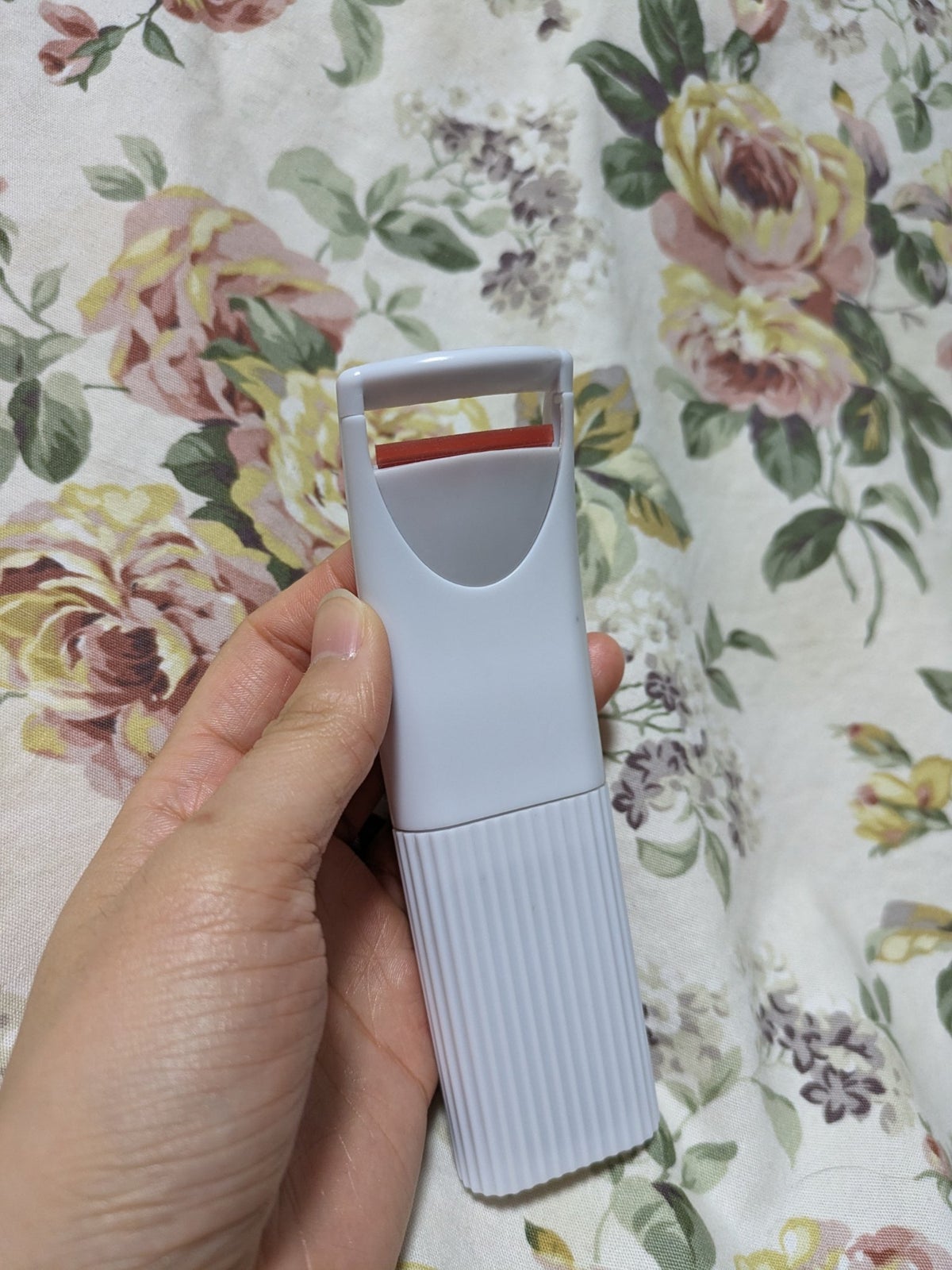 電動ホットビューラー|daisoの口コミ 超優秀!100均で買えるおすすめビューラー! Daiso 電動ホットビューラー By 楓𓈒 𓂂𓏸