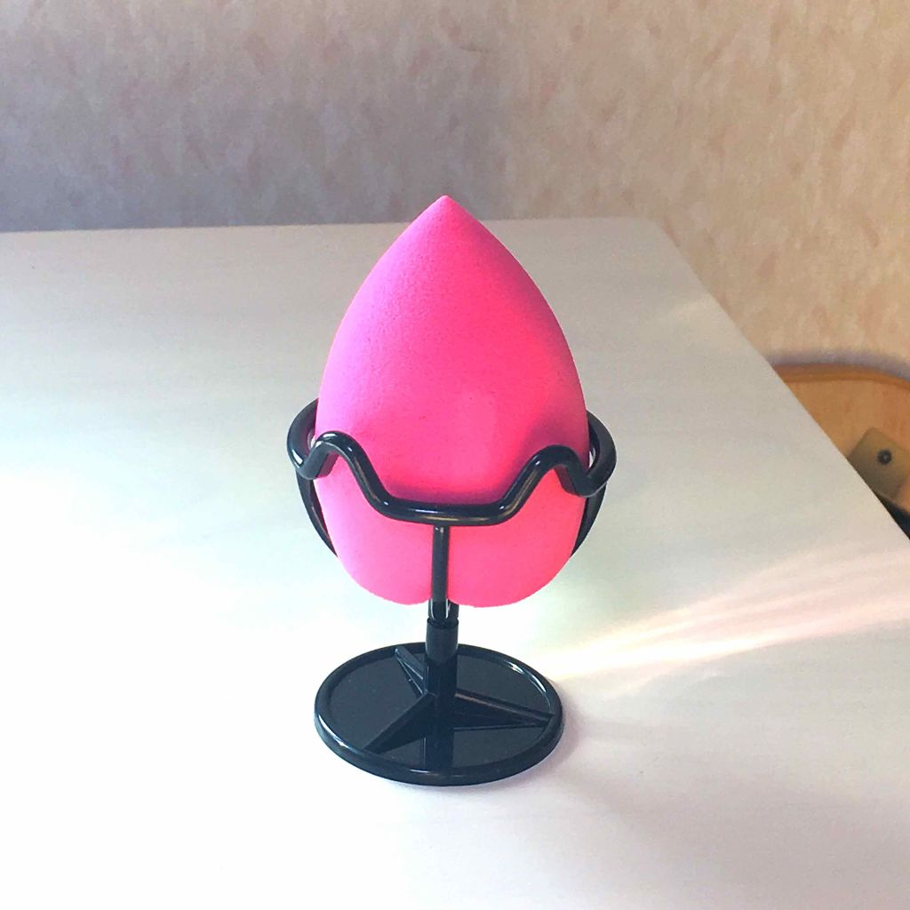 3dパフスタンド|セリアの口コミ 超優秀!100均で買えるおすすめ化粧小物!セリア 3dパフスタンド やっと見つけました〜! By