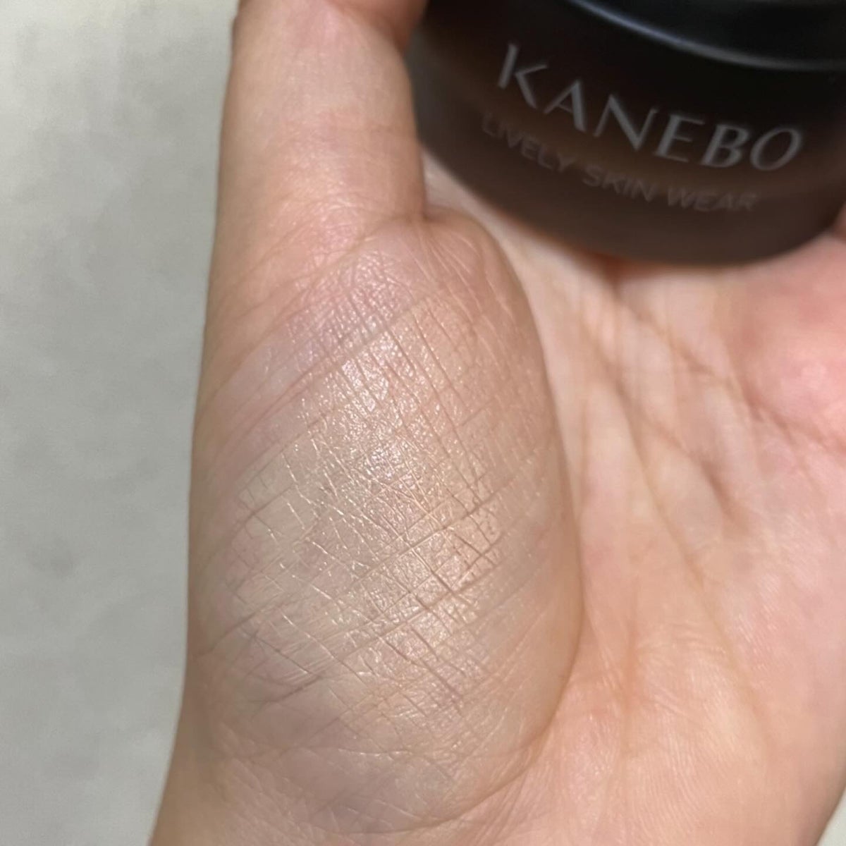 ライブリースキン ウェア|kaneboの色味は?色選びの参考になる口コミ ・ Kanebo ライブリースキン ウェア オークルb By