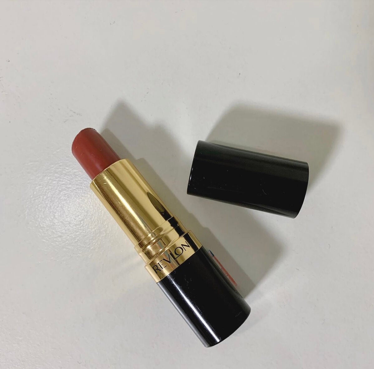 スーパー ラストラス リップスティック|revlonは落ちないのか?色持ちに関する口コミ レブロン スーパーラストラスリップスティック