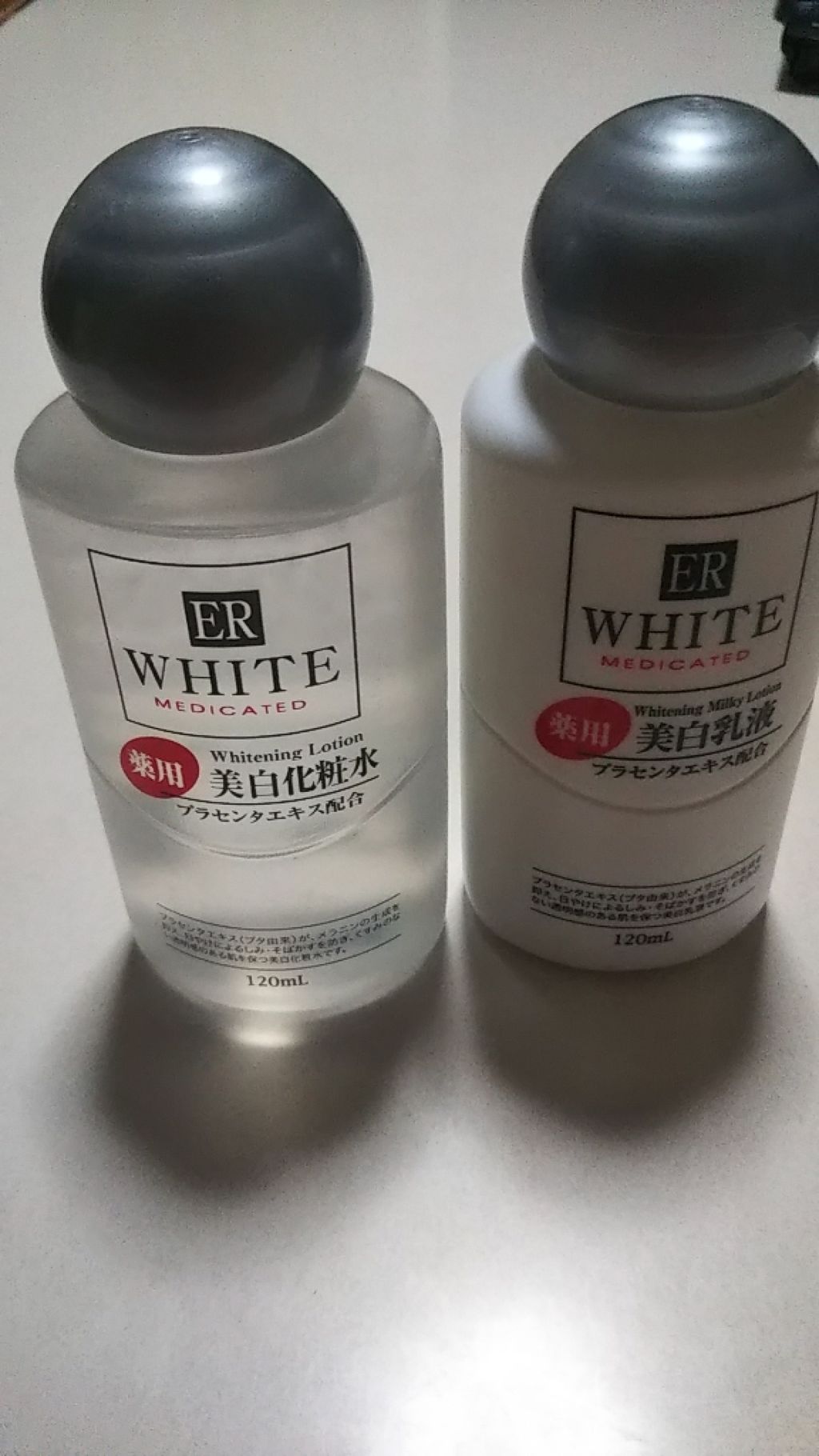 Daisoのスキンケア・基礎化粧品 コスモホワイトニングローションv薬用美白化粧水他、2商品を使った口コミ コスモホワイトの化粧水と乳液