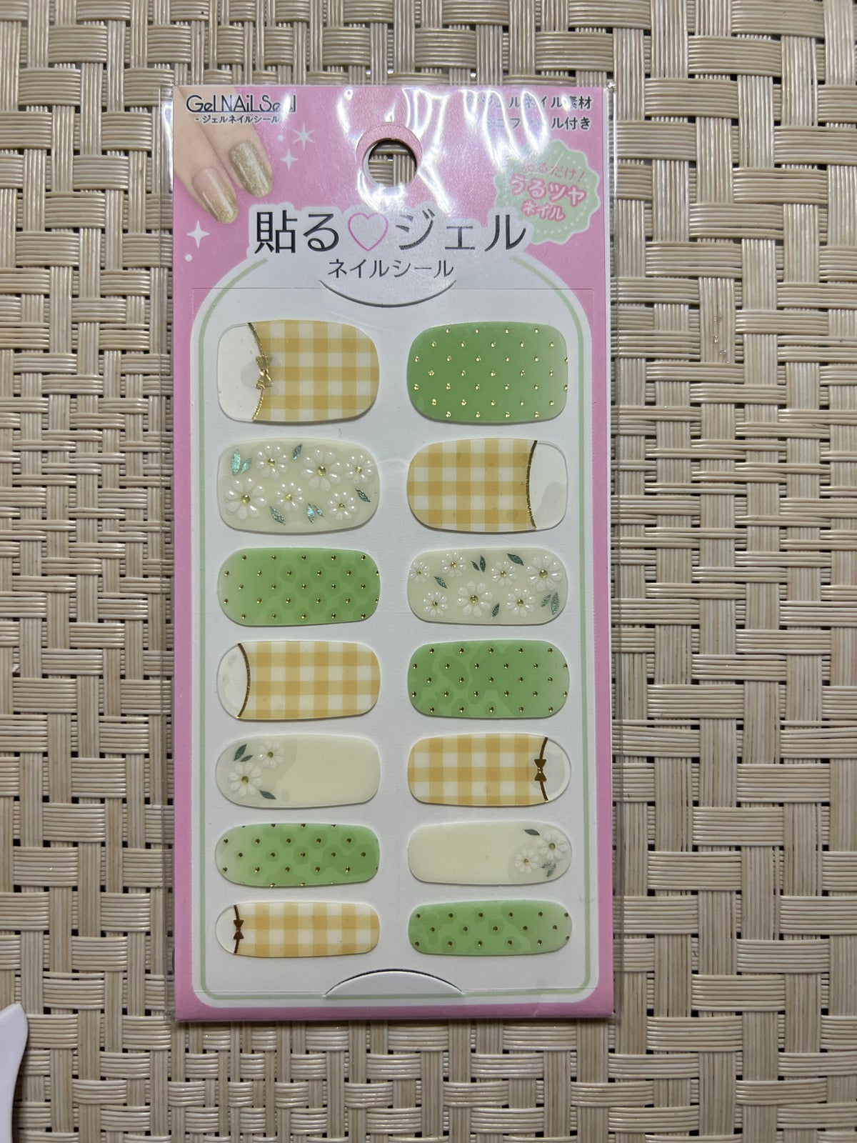 貼るジェルネイル|セリアの口コミ 超優秀!100均で買えるおすすめネイルシール!【ガサガサ荒れたお手て🙌すみません By 七福乾燥肌