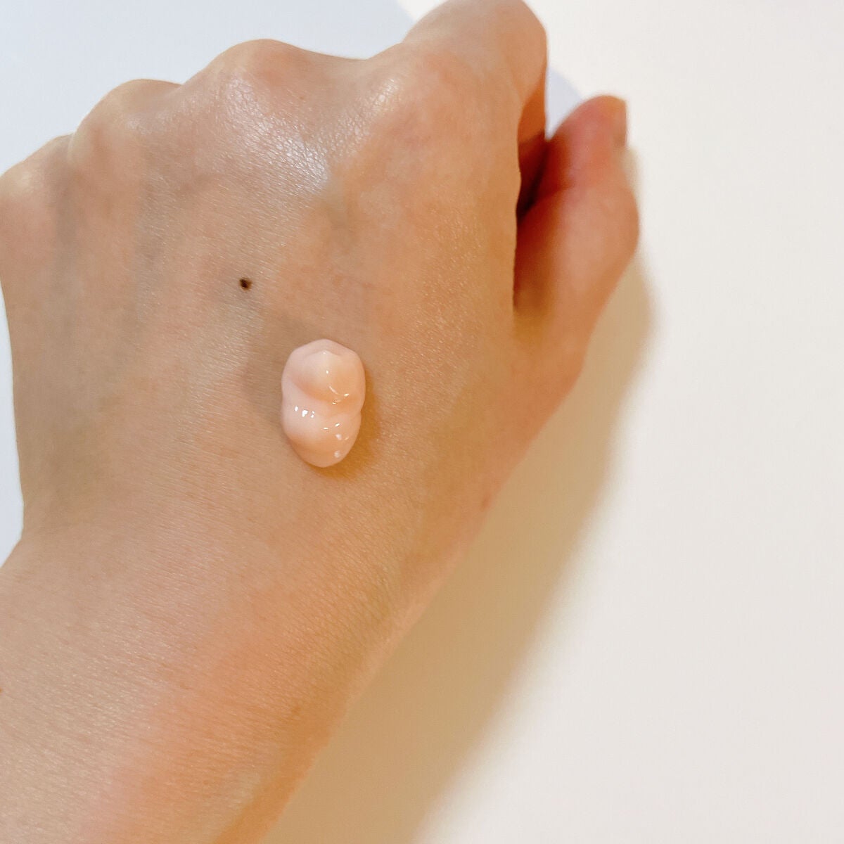 ボディ フィット|clarinsの効果に関する口コミ 産後のむくみケアに購入。 ジェルとクリームの間のような感触で伸びが良く、 By
