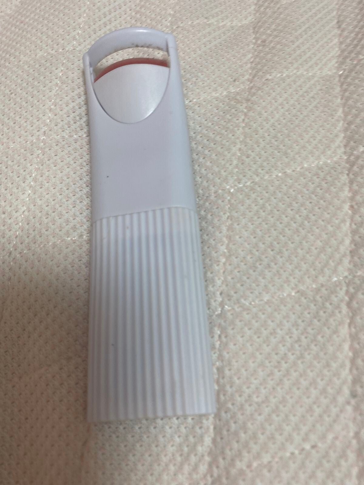 電動ホットビューラー|daisoの口コミ「超優秀!100均で買えるおすすめビューラー!【使った商品】daisoホットビューラー 」 By