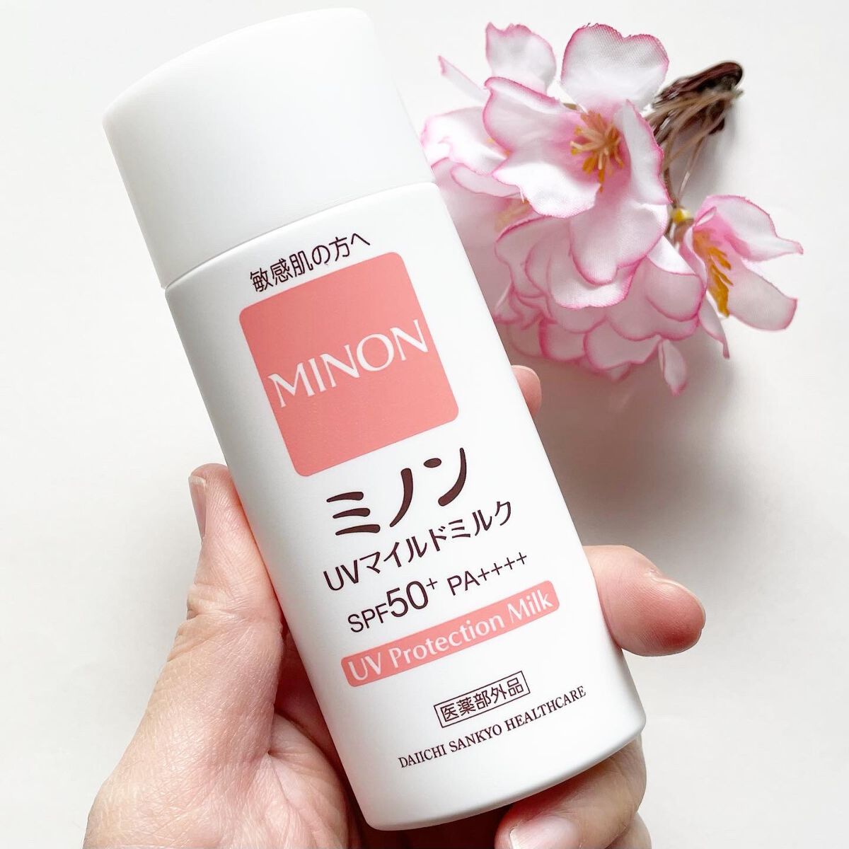 ミノンuvマイルドミルク|ミノンの効果に関する口コミ という高いuvカット効果なのに親子(※生後6ヶ月以降推奨)で使えるのが嬉しいですね