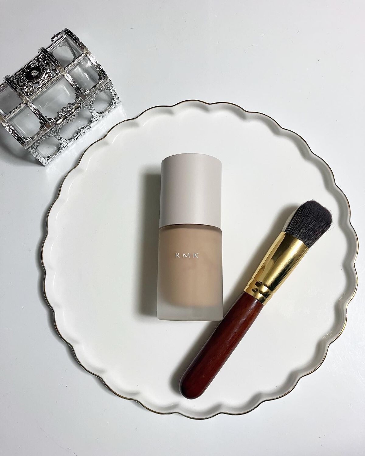 Rmk リクイドファンデーション フローレスカバレッジ|rmkの色味は?色選びの参考になる口コミ Rmk リクイドファンデーション