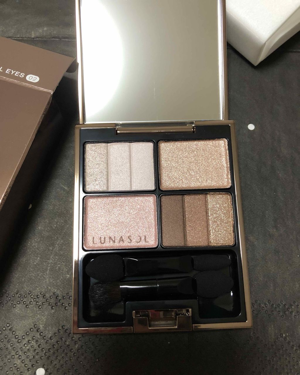 スリーディメンショナルアイズ|lunasolの使い方を徹底解説 ルナソル スリーディメンショナルアイズ 02 Soft Beige By