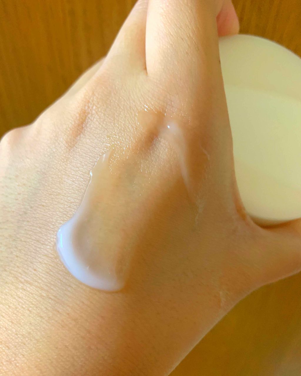 ゆりすけ On Lips 「本日はlipsさんから頂いた「肌ラボ 極潤 美白パーフェクトゲル」です ️ 」 Lips