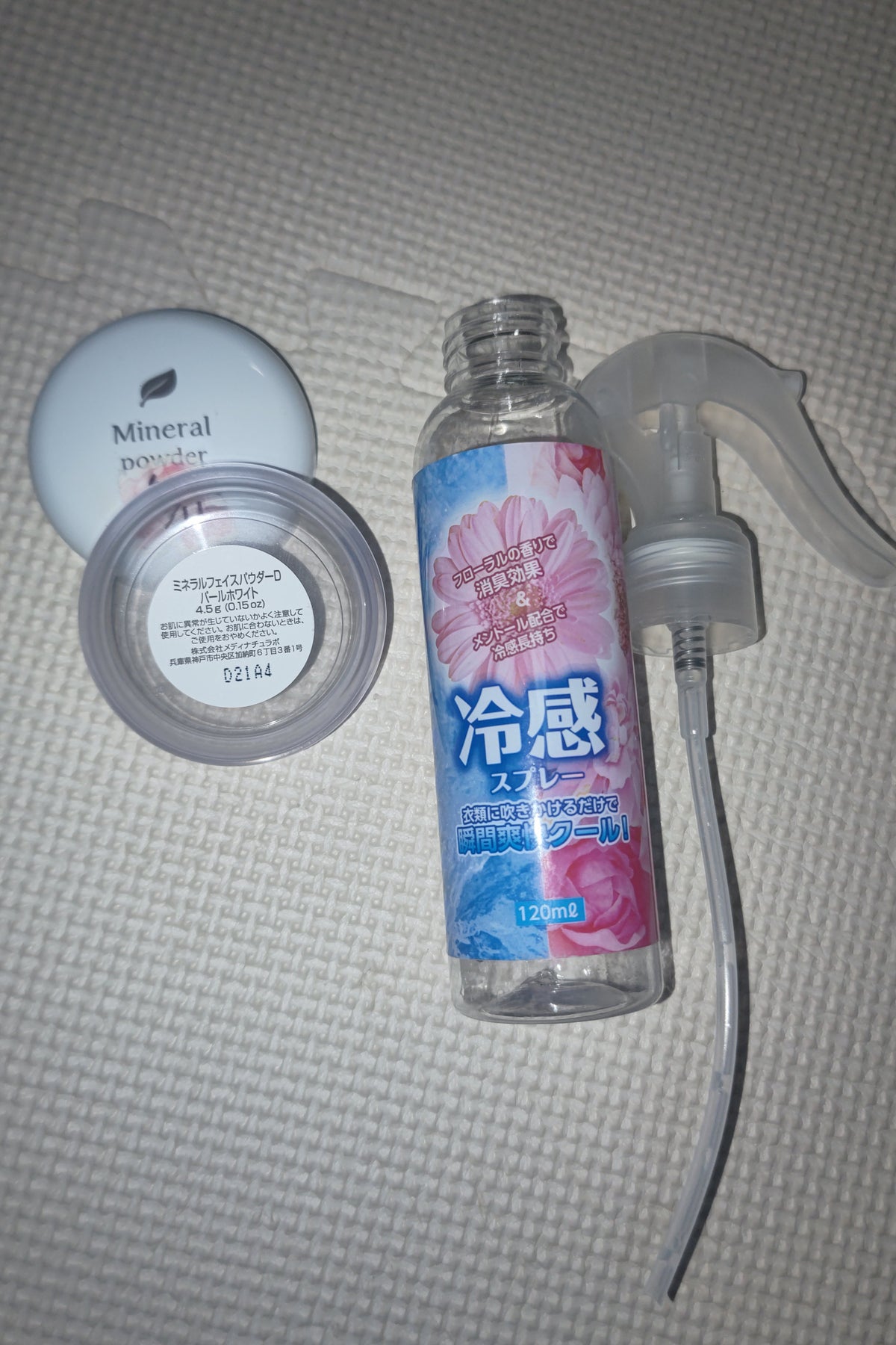 ミネラルフェイスパウダー|daisoを使った口コミ 今回は使い切りの投稿です。 右側が、daisoミネラルフェイスパウダー パールホワイト