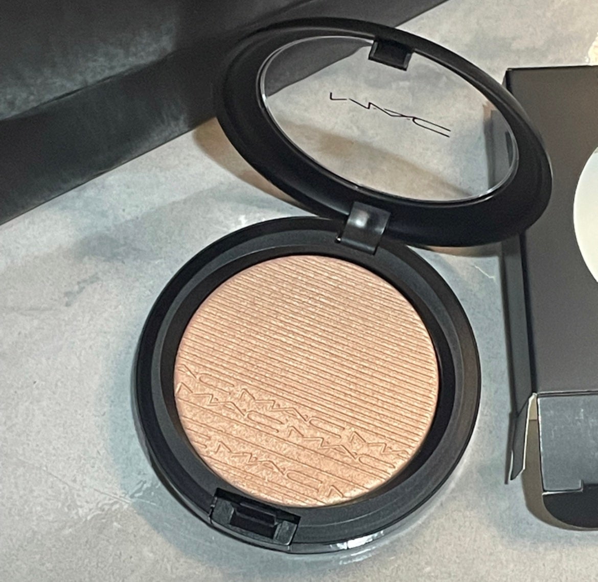 エクストラ ディメンション スキンフィニッシュ|m・a・cの口コミ イエベ秋におすすめのプレストパウダー!mac エクストラ