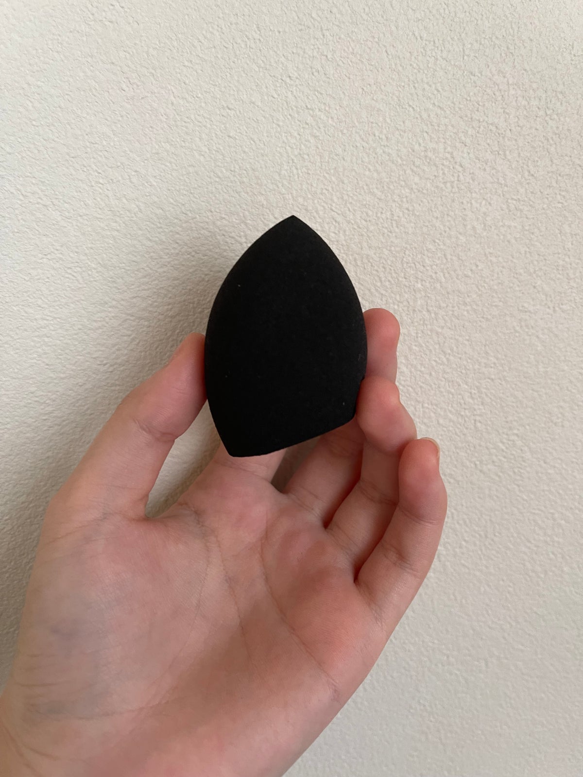 3d メイクアップスポンジ ミニサイズ 3p入りしずく|daisoの口コミ 超優秀!100均で買えるおすすめコスメ!あの話題のスポンジ