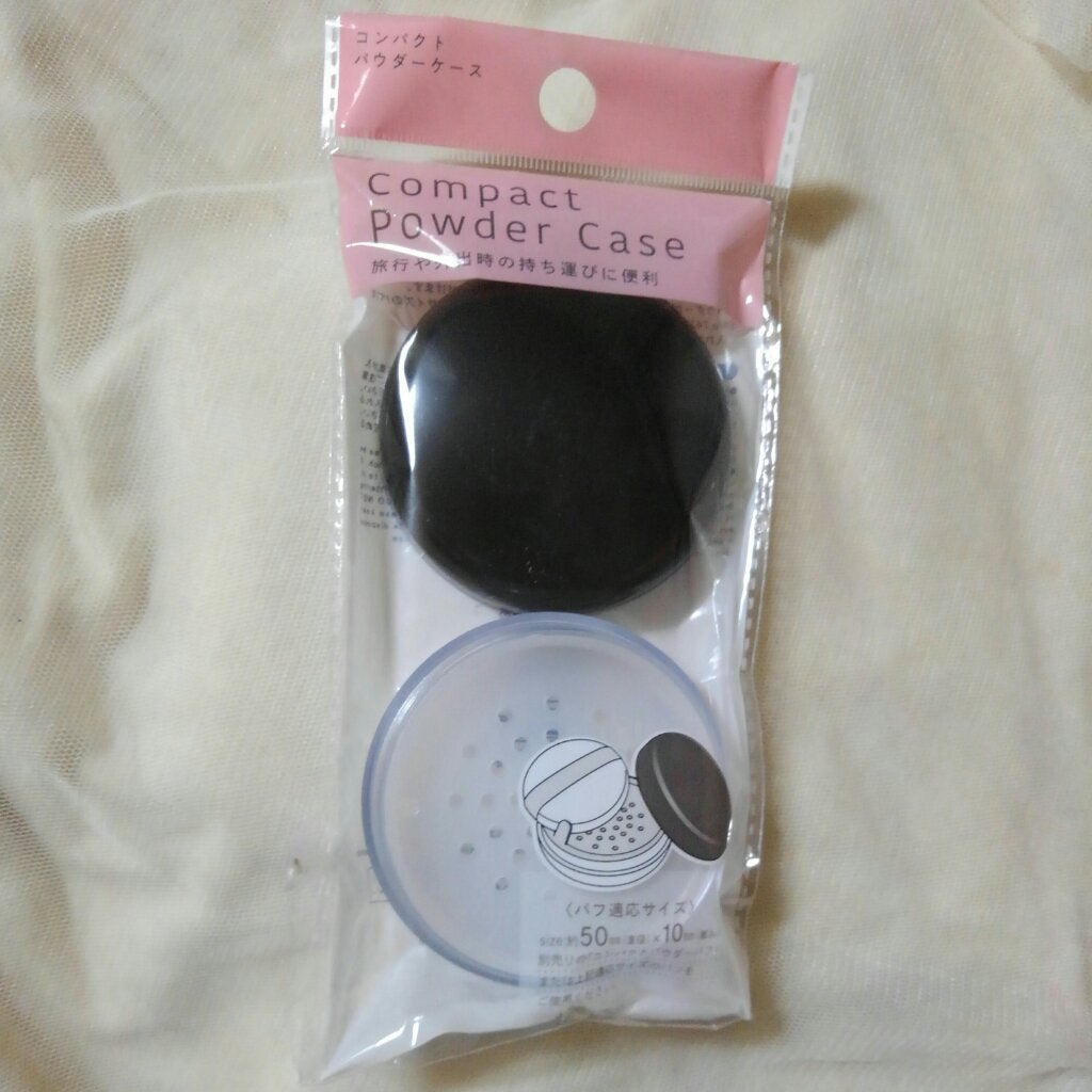 セリアの美容グッズ・美容家電 コンパクトパウダーケース&ヘアクリップ&眉毛用ハサミを使った口コミ セリア購入品。 《リアルヘアクリップ
