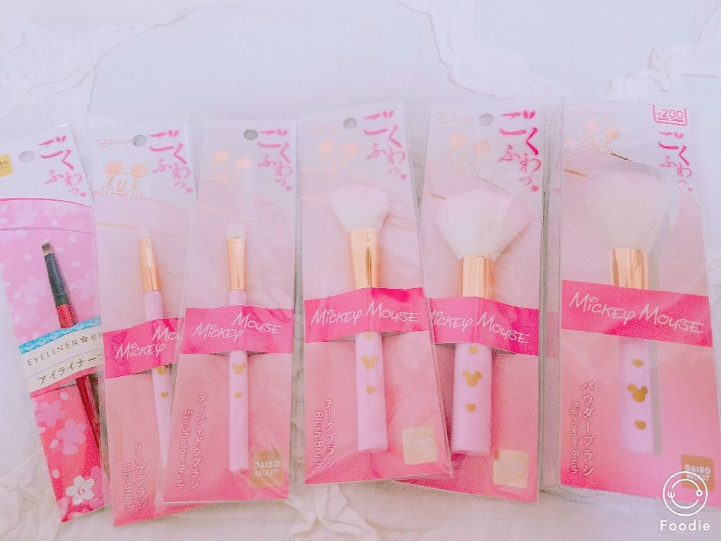 Daisoのメイクブラシ 春姫 ファンデーションブラシ&春姫 アイライナーブラシを使った口コミ 春姫のブラシ全種類持ってるのですが By