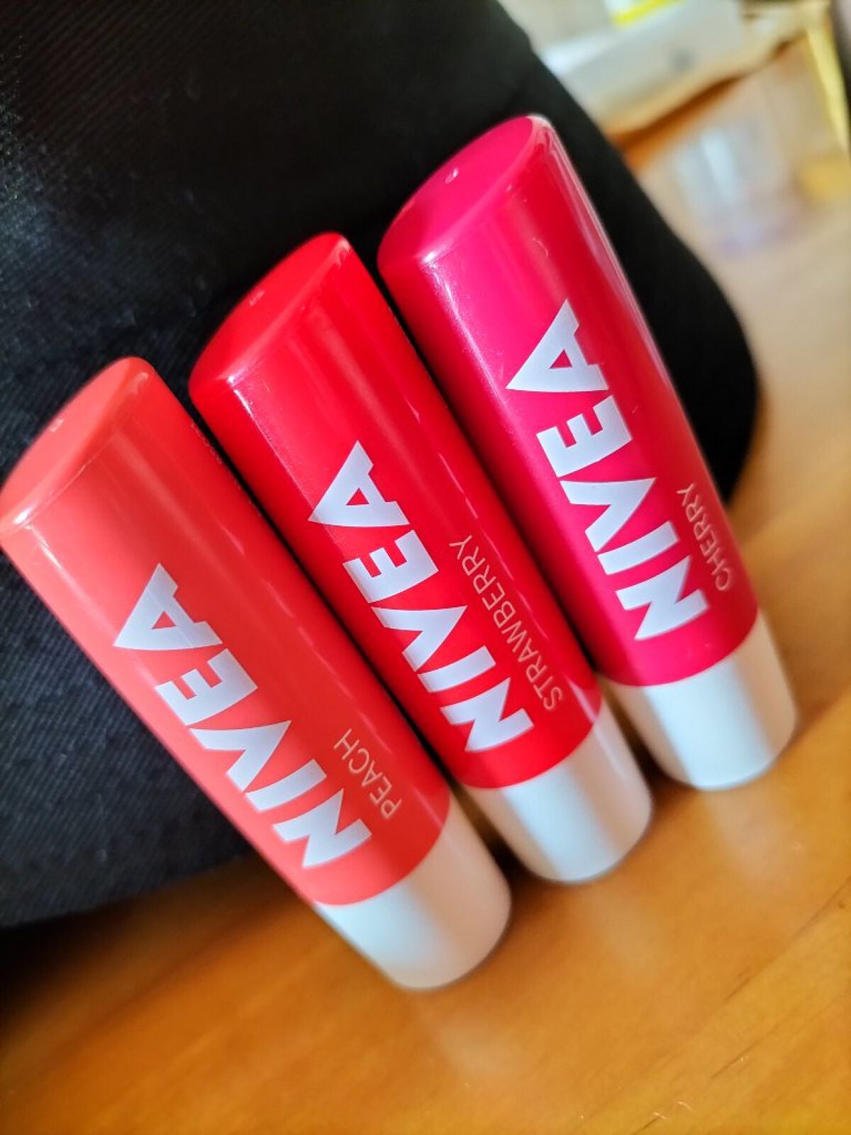 Nivea海外のリップケア・リップクリーム ニベア リップケアシャイン チェリー他、2商品を使った口コミ 韓国ニベアリップ 基本的にどれ