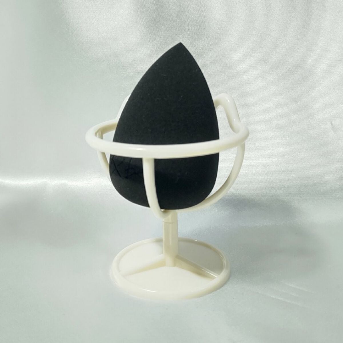 3dパフスタンド|セリアの口コミ 超優秀!100均で買えるおすすめ化粧小物! Seria セリア 3dパフスタンド By とまとまん混合
