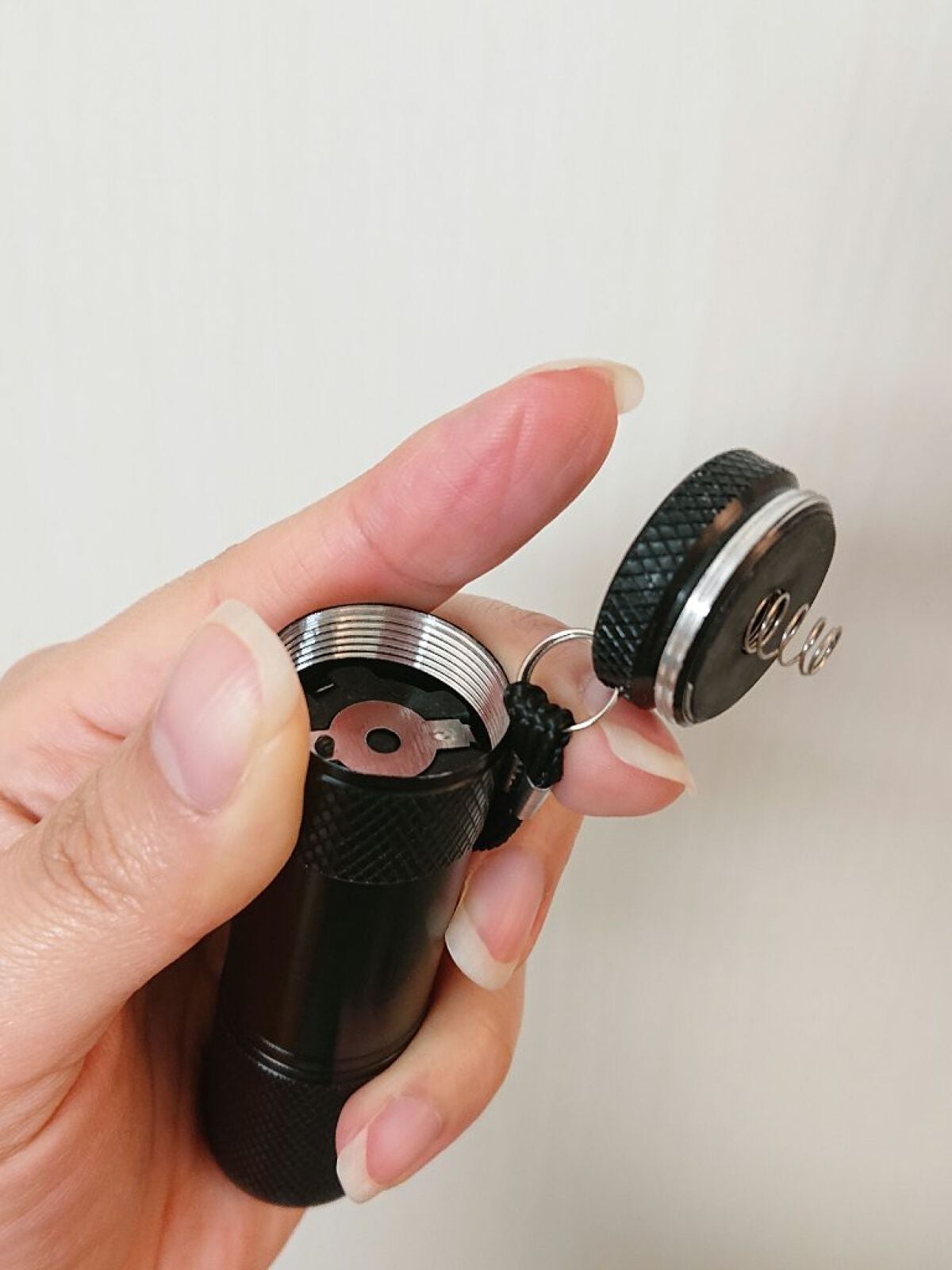 Ledネイルライトハンディタイプ|セリアの使い方を徹底解説 超優秀!100均で買えるおすすめネイル用品!100円で買えるネイルライト