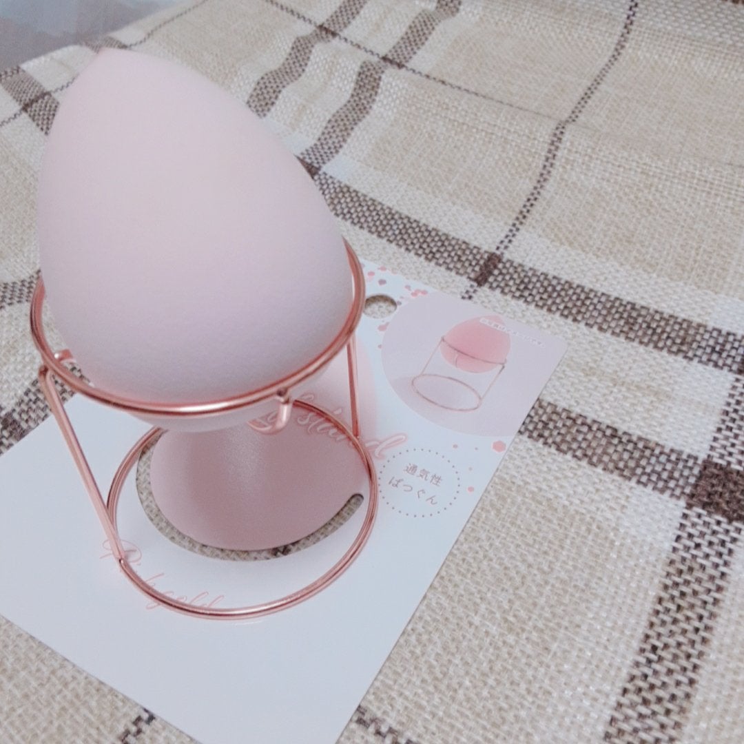 3dパフスタンド|セリアの口コミ 超優秀!100均で買えるおすすめ化粧小物!気になっていたパフスタンド!ただオシャレに飾れるだけではない