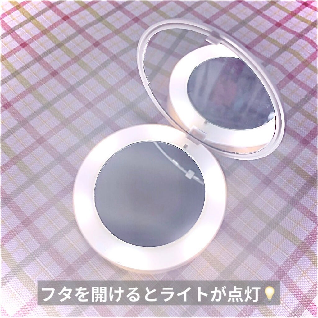 ライトコンパクトミラー|セリアの口コミ 超優秀!100均で買えるおすすめ化粧小物!lipsで見て気になっていたセリアのライトコンパクト