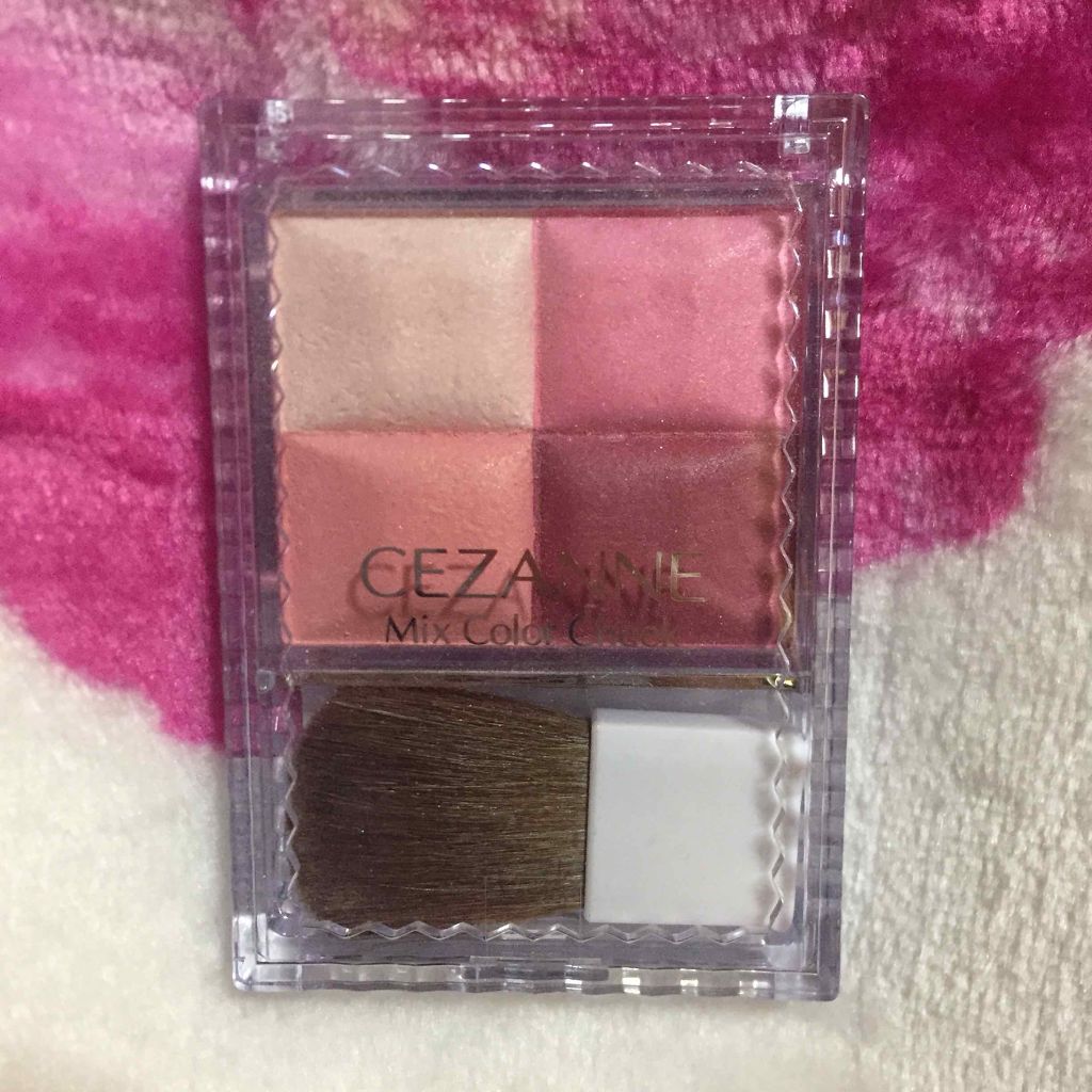 ミックスカラーチーク|cezanneの口コミ 見た目がまずかわいいしブラシ内蔵で持ち運べるから重宝。コレ初めて買った。 By ゆい乾燥肌