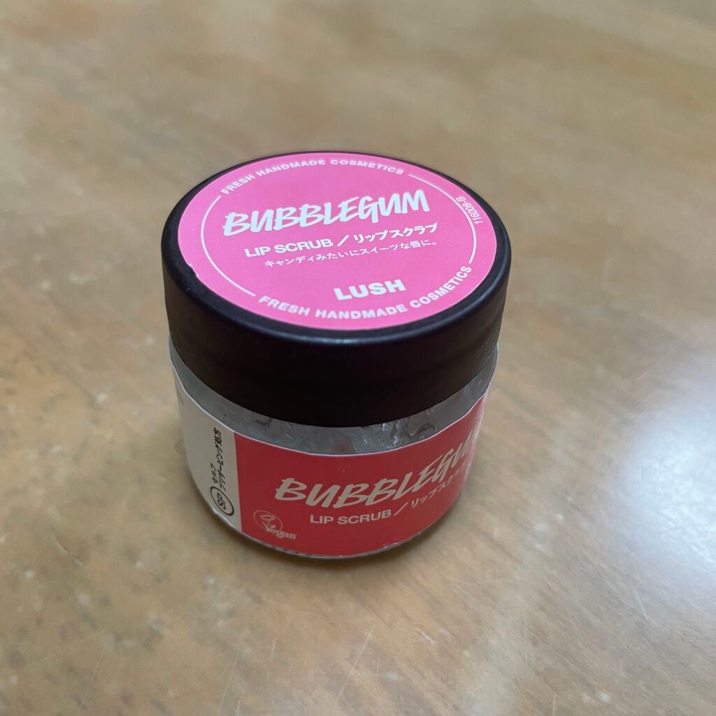 バブルガムフレーバー リップスクラブ|ラッシュの口コミ こちら頂き物で、一度唇に塗ってみたのですが、もともと弱い唇の乾燥が危惧されたので