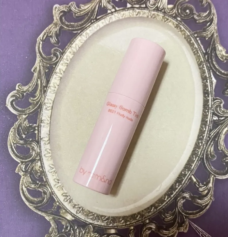 アンドバイロムアンド グラッシーボムティント BE01 ヌーディーヌード / &nd by rom&nd(アンドバイロムアンド) | LIPS