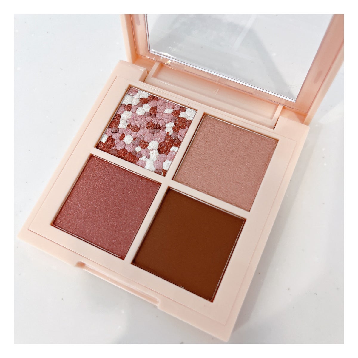 ダズル アイシャドウ クアッド|revlonの口コミ ブルベにおすすめのアイシャドウパレット!revlon ダズル アイシャドウ クアッド