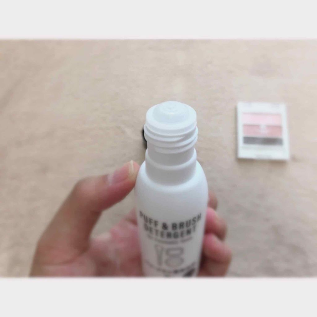 【2019年夏新作化粧小物】ljパフ・ブラシ洗浄液|セリアの口コミ 超優秀!100均で買えるおすすめ化粧小物!rinayoです 🏻 前回に