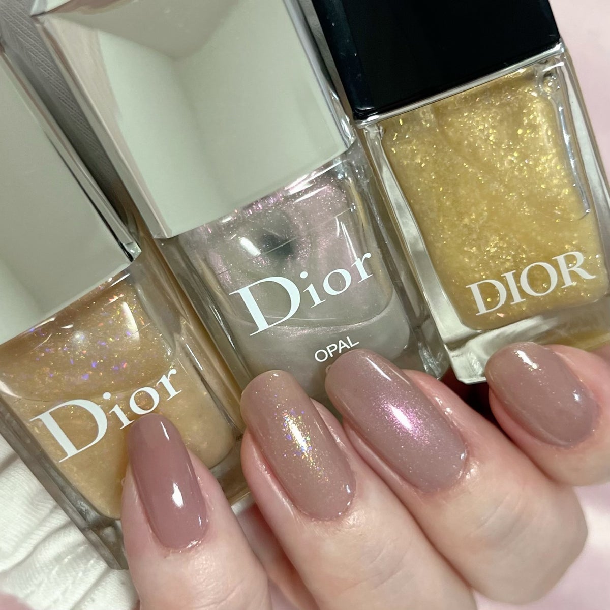 あなたはどっち派?dior・noiroのマニキュアを徹底比較! Diorトップコート比較 人差し指 By Rabbit乾燥肌 Lips