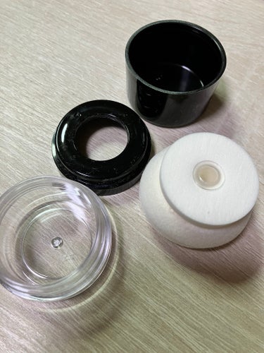 スポンジ付きチーク容器|daisoの口コミ 超優秀!100均で買えるおすすめ化粧小物!【こんなに便利なのに100円】 By フォロバ100