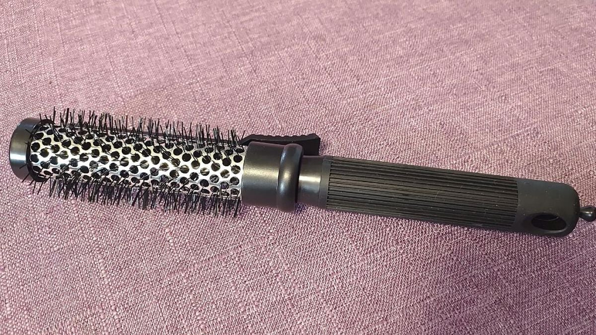クリップ熱伝導ヘアブラシ|daisoの口コミ 超優秀!100均で買えるおすすめヘアブラシ!今更ですが、 前髪をくるっと巻きたかったので