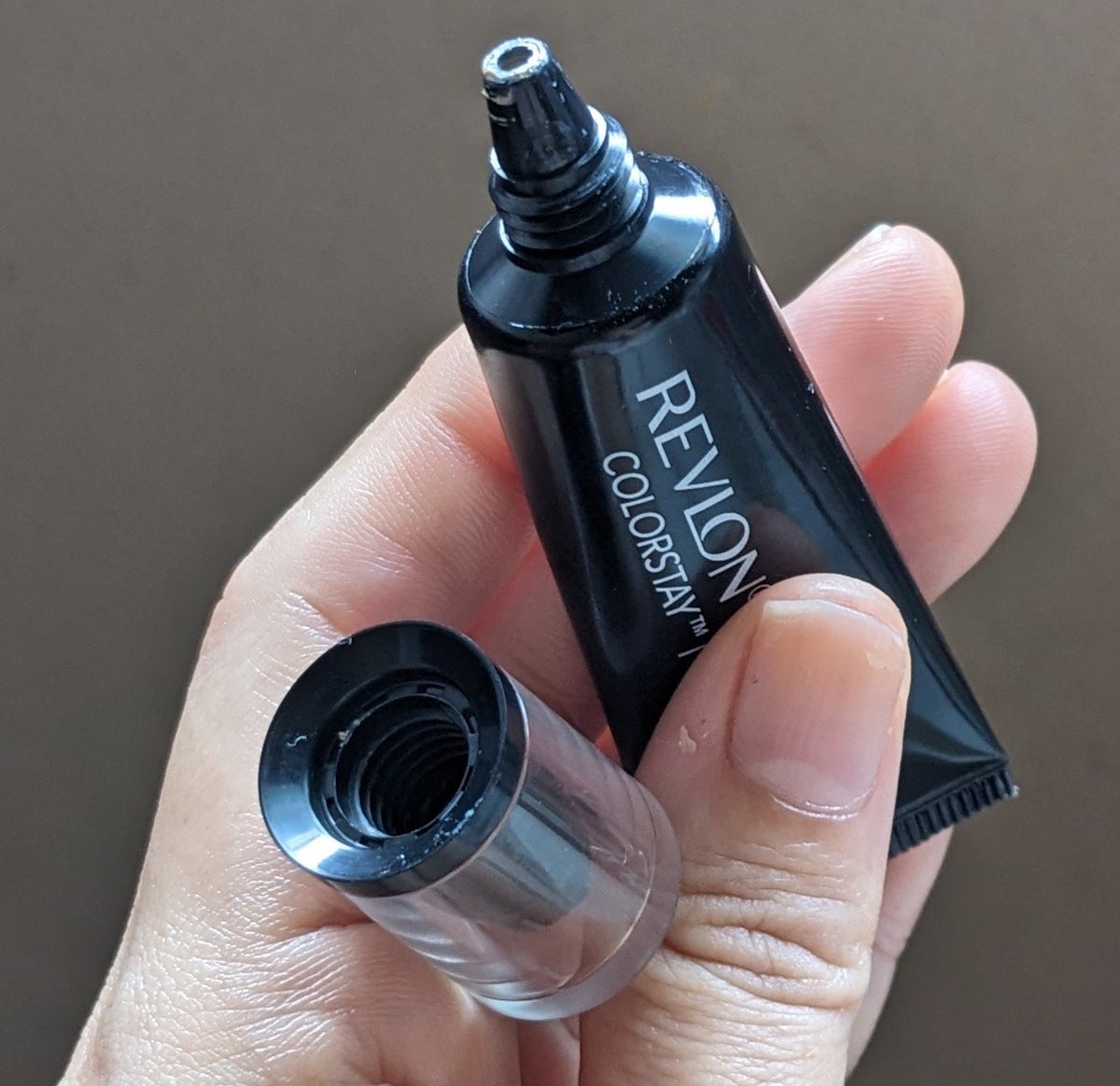 カラーステイ アイ シャドウ プライマー|revlonの使い方を徹底解説 Revlonのカラーステイ アイ シャドウ プライマーです