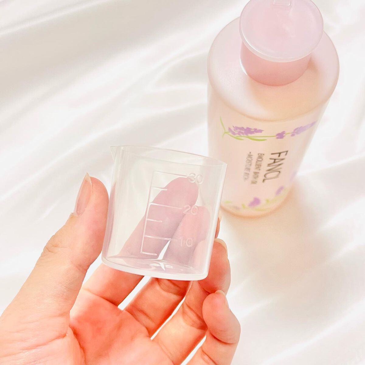 【限定入浴剤】エモリエントバスオイル <モイスチャーリッチ>|ファンケルの効果に関する口コミ 数量限定・通販限定の入浴剤 お湯をやわら