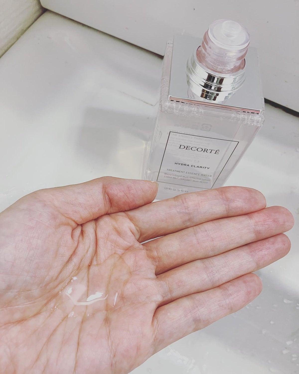 イドラクラリティ 薬用 トリートメント エッセンス ウォーター 医薬部外品 |decortÉの効果に関する口コミ まず、ピンクのボトルが