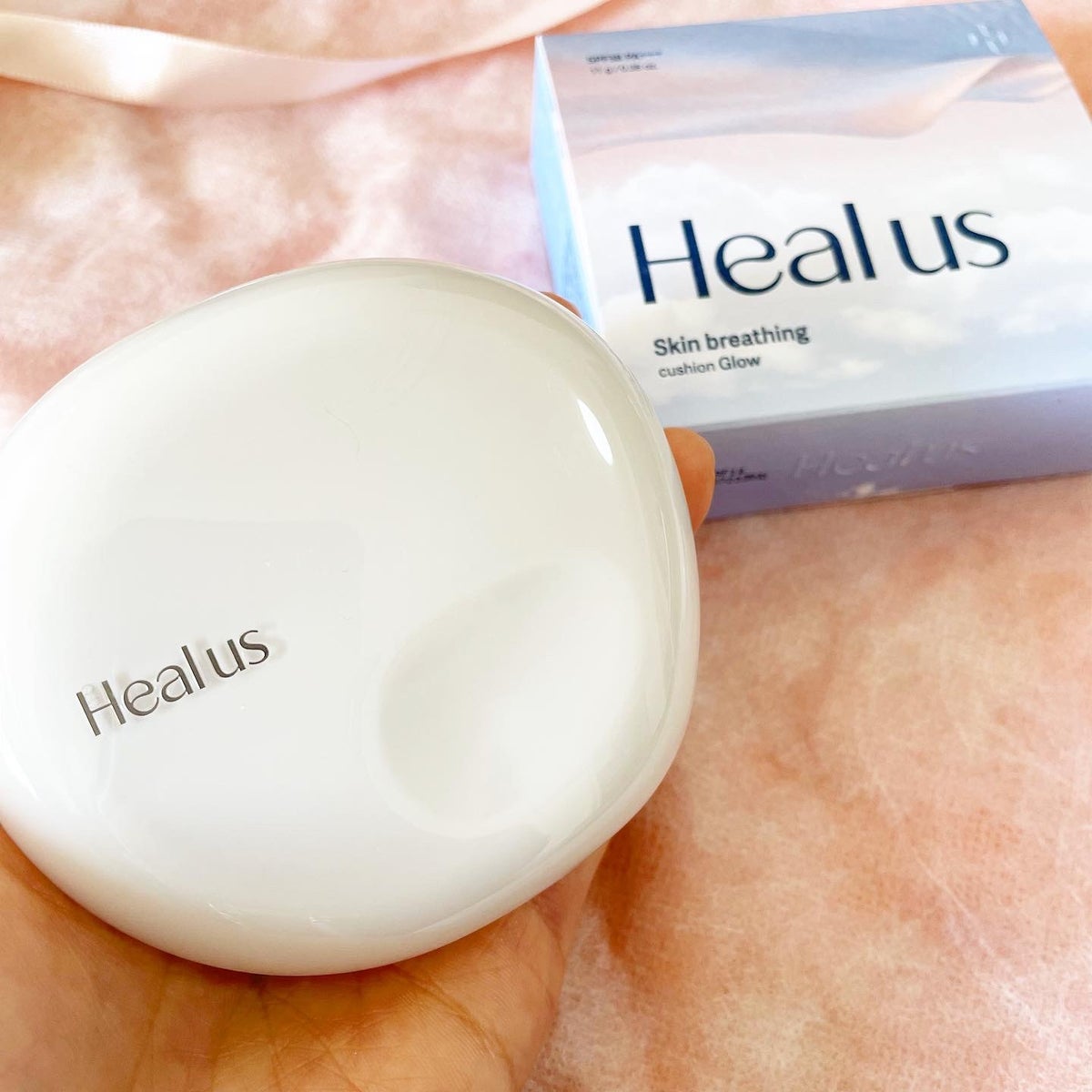 ブリージンググロークッション|healusの色味は?色選びの参考になる口コミ Drgの姉妹ブランド 【healusヒーアス】 By