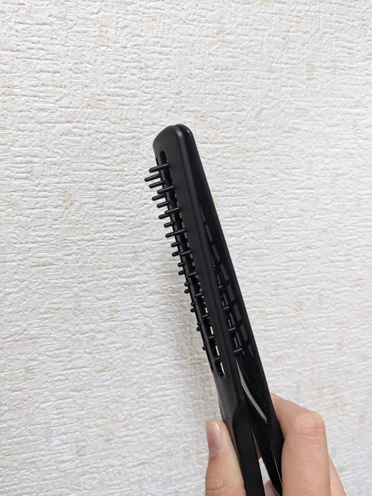 あなたはどっち派?daiso・セリアのヘアブラシを徹底比較! ⚠2つ目はセリアのブロー用ストレートブラシということになっていますが、 By