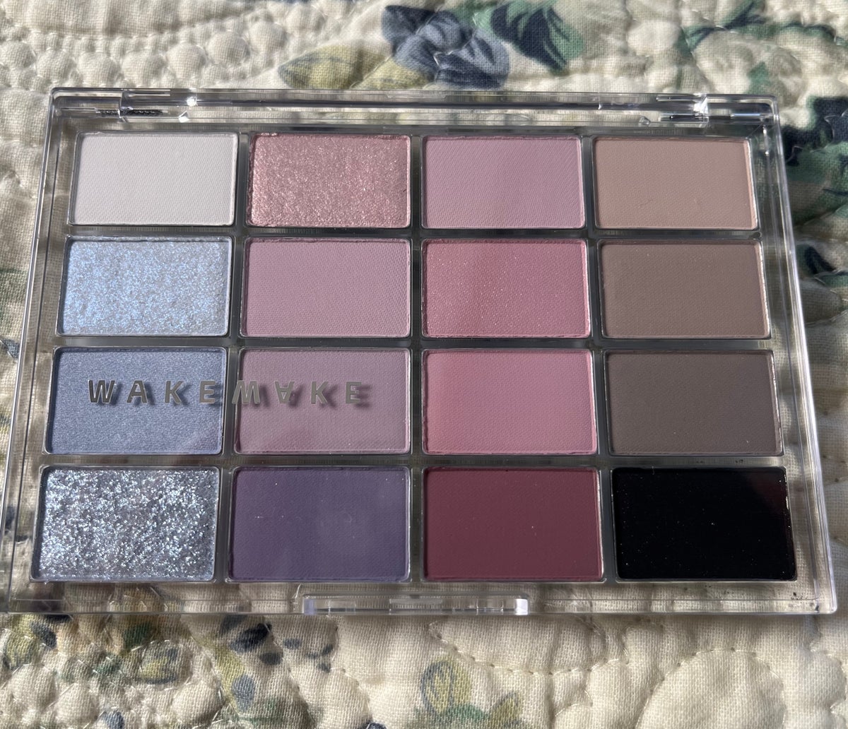 ソフトブラーリング アイパレット|wakemakeの口コミ ブルベにおすすめのアイシャドウパレット!qoo10メガ割 メガ割購入品の続き