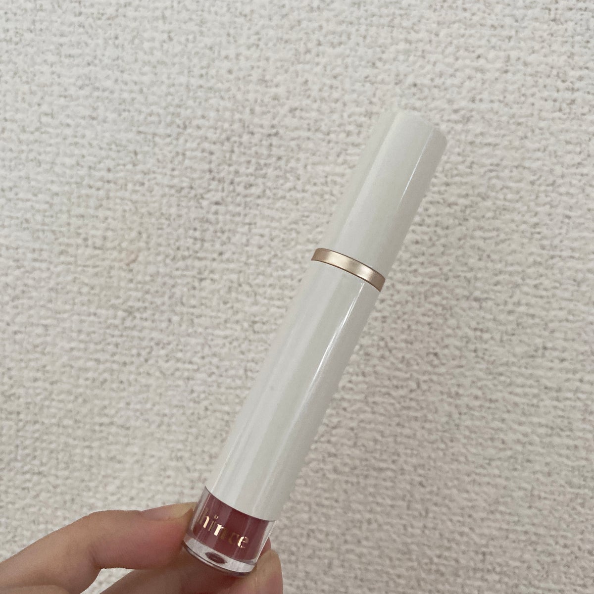 ムードインハンサーウォーターリキッドグロウ|hinceは落ちないのか?色持ちに関する口コミ ブルベにおすすめの口紅!hince ムードイン